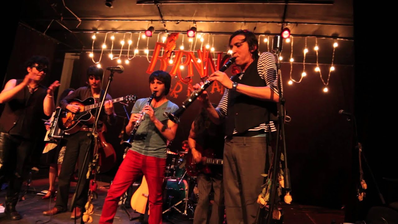 Burning Caravan - La Velocidad en vivo - YouTube