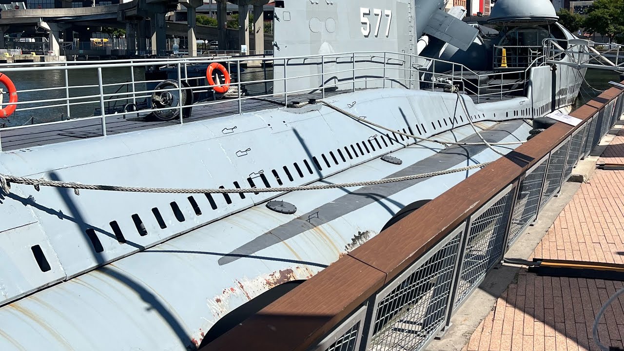 How a USA NAVY Submarine Looks and Feel Inside New York City USS ...