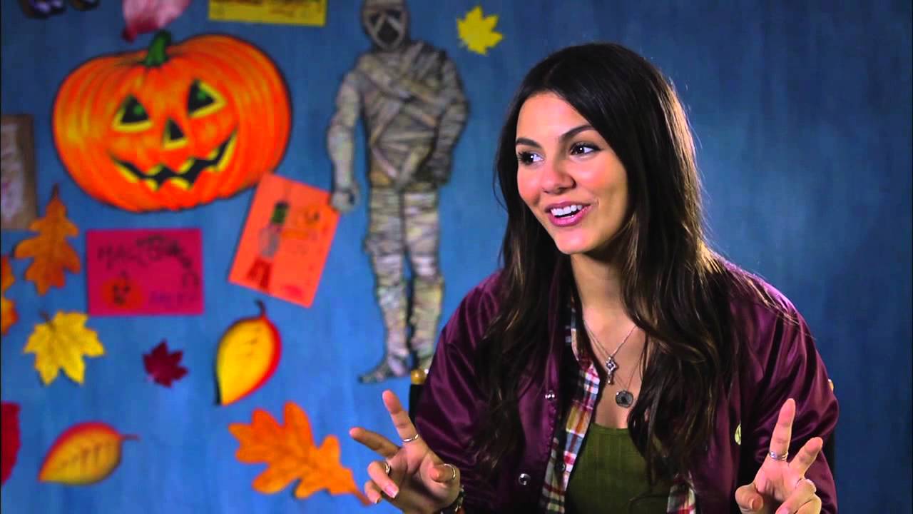 Victoria Justice "Fun Size" Interview! [HD] - YouTube