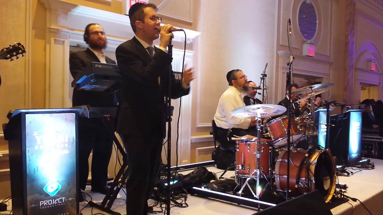 Simcha Leiner Sings With Yochi Briskman Orchestra - YouTube
