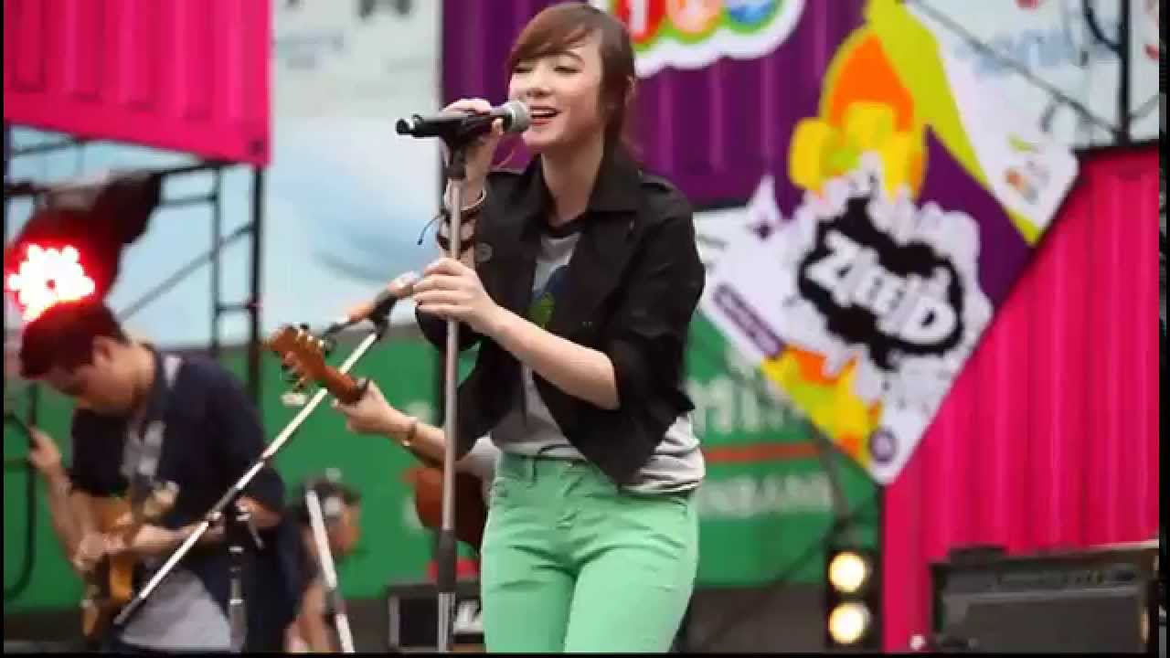 "เพลง Event" By Jannina Weigel (Ploychompoo) @ Zeedซิม AIS [31.1.15 ...