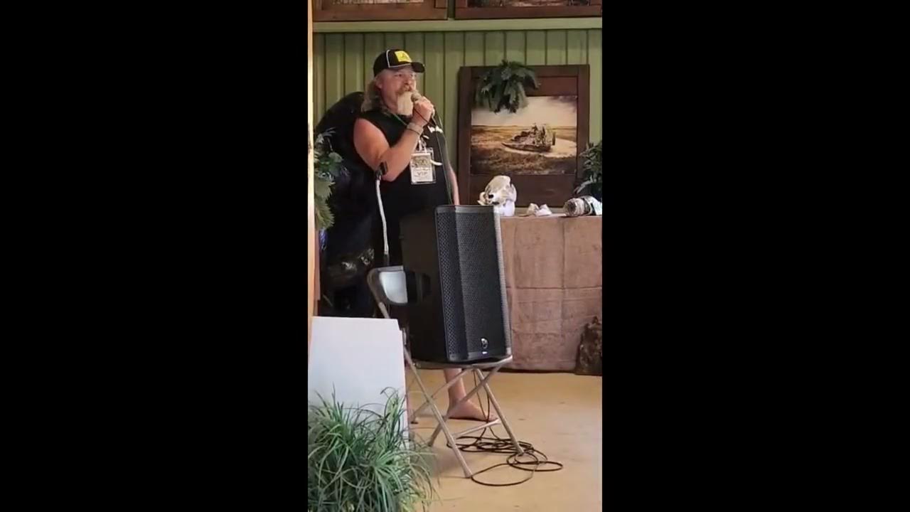 Python Hunter Dusty Crum describes the smell of a Skunk Ape - YouTube