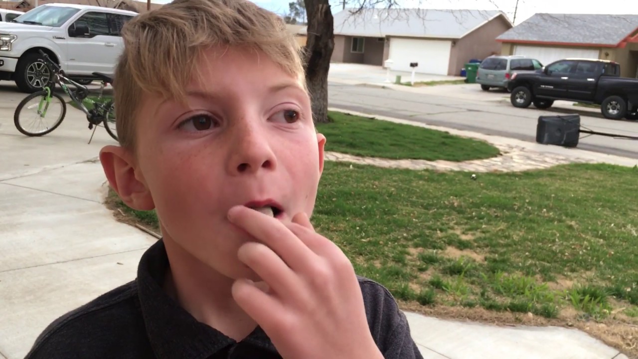 Extreme Sour Lemon Warhead - YouTube