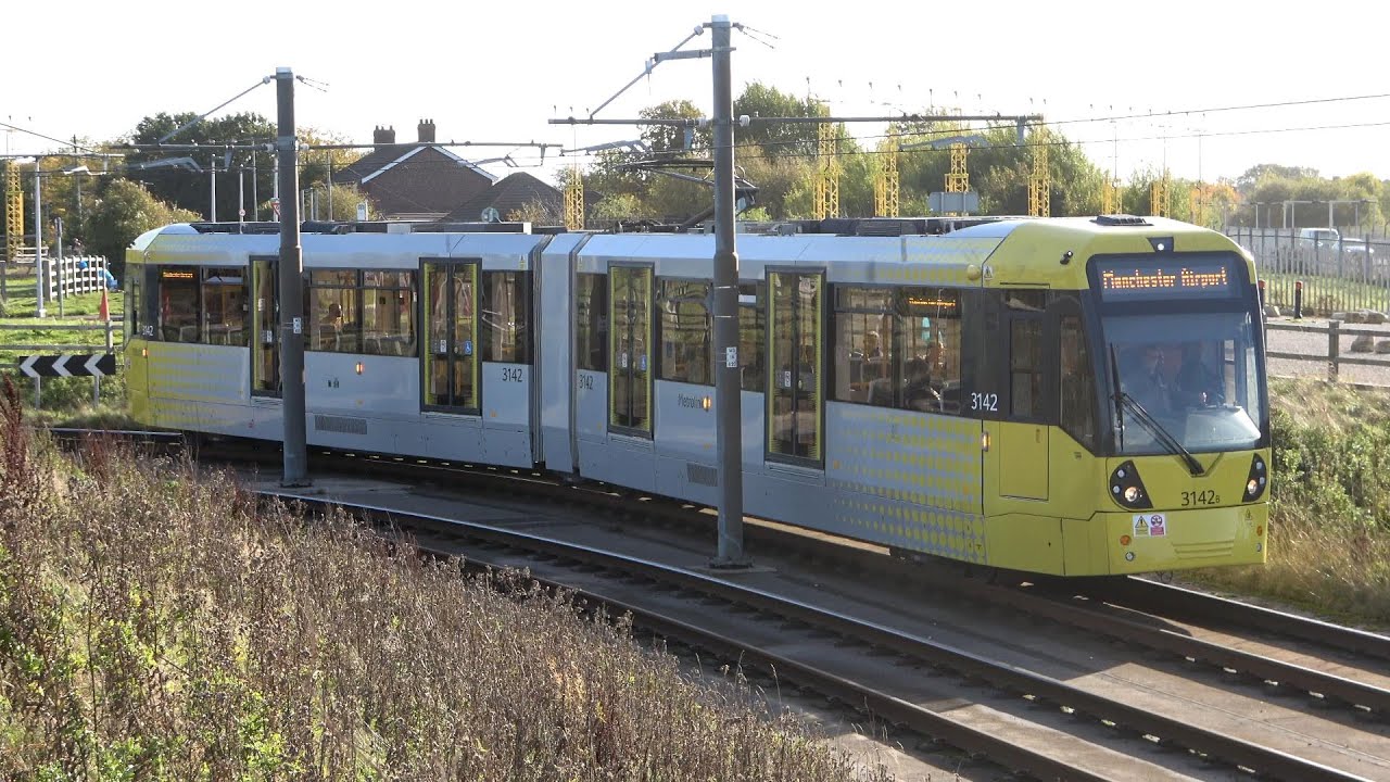 (4K) Manchester Metrolink M5000 Trams at Shadowmoss on the 22/10/2022 ...