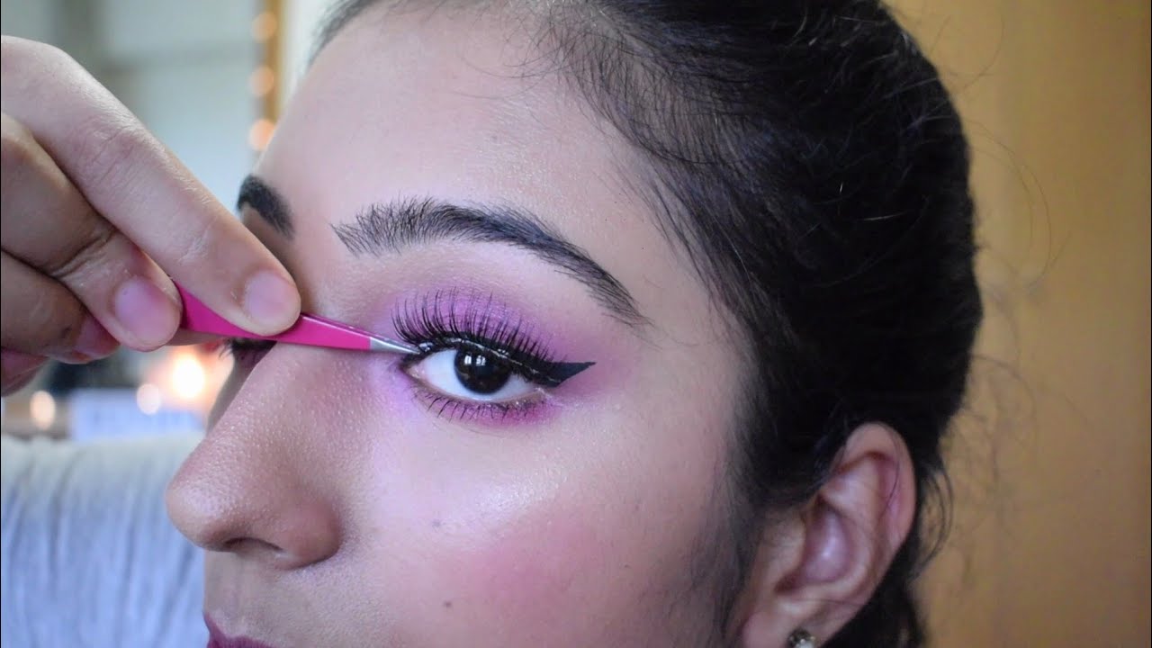 PUTTING ON FAKE LASHES FOR THE FIRST TIME - YouTube