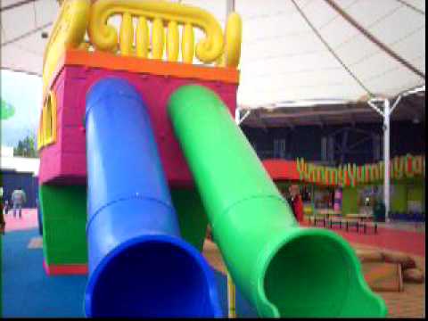 Big Kid on Wiggles Slide at Six Flags Great America - YouTube