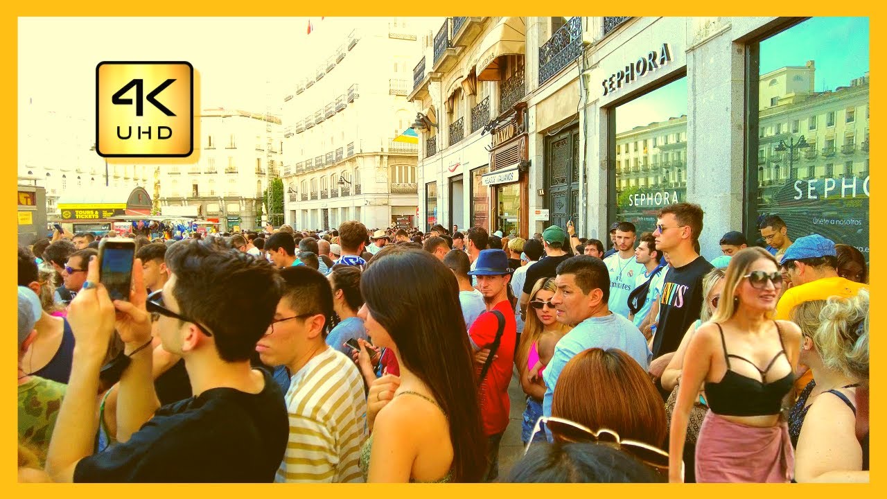 [4K 60FPS] A huge crowd at Sol Square in the center of Madrid | Madrid ...