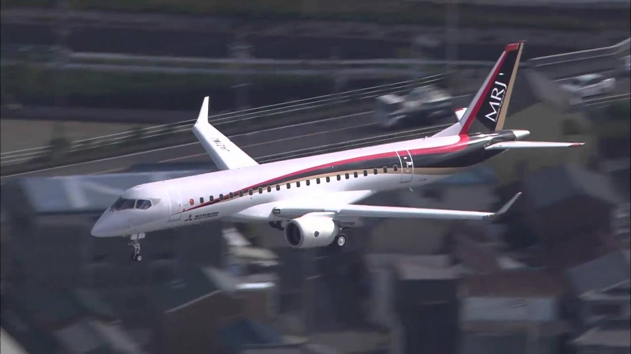 Mitsubishi Debuts its First Japan-made Commercial Jet - YouTube