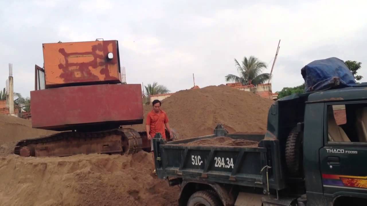 Xe cuoc muc cac - YouTube