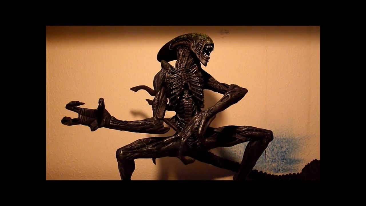 Toy Review: Mcfarlane 12 Inch AVP: Grid Alien - YouTube