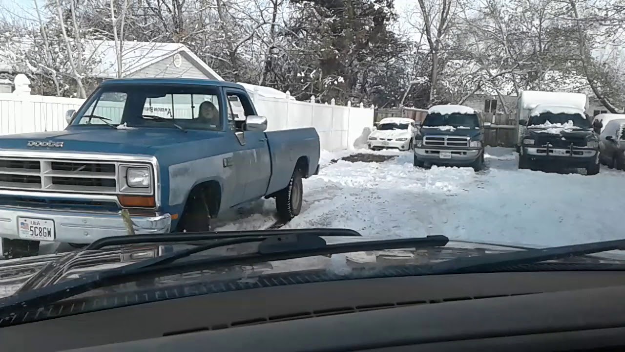 1990 Dodge Ram w150 4x4 is stuck - YouTube