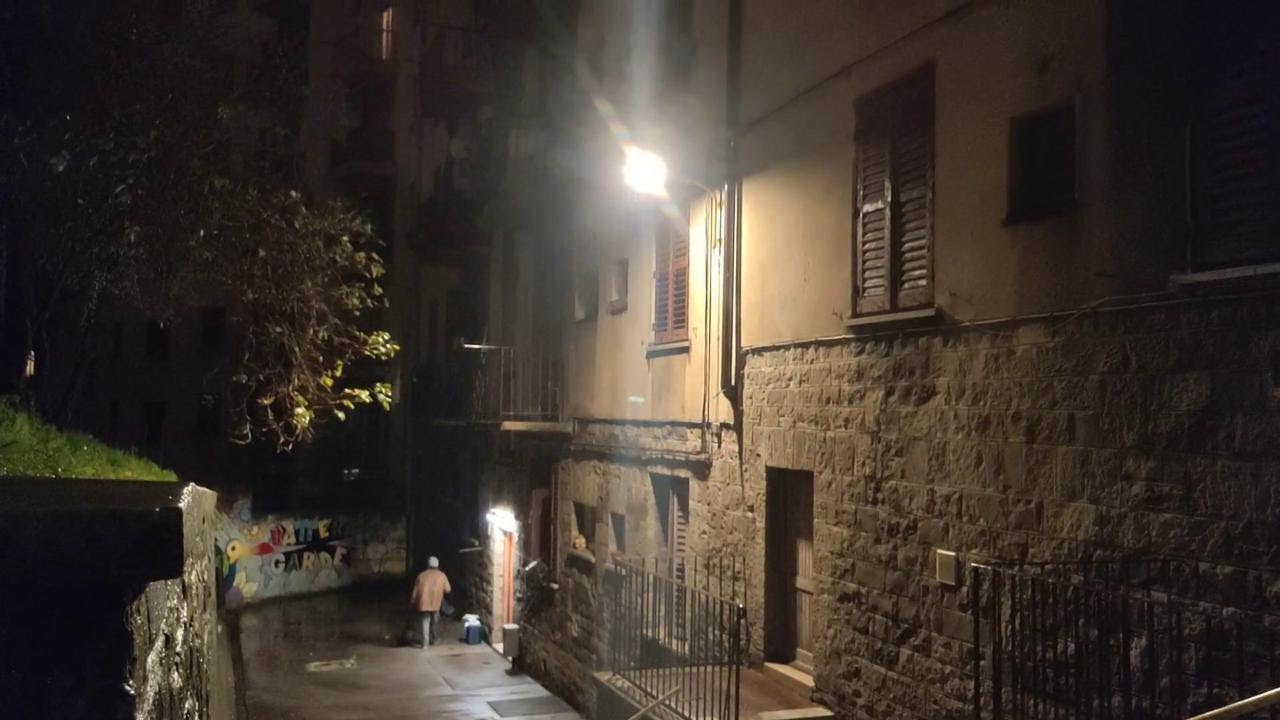 Trieste, uomo accoltellato in casa nel rione di Ponziana - YouTube