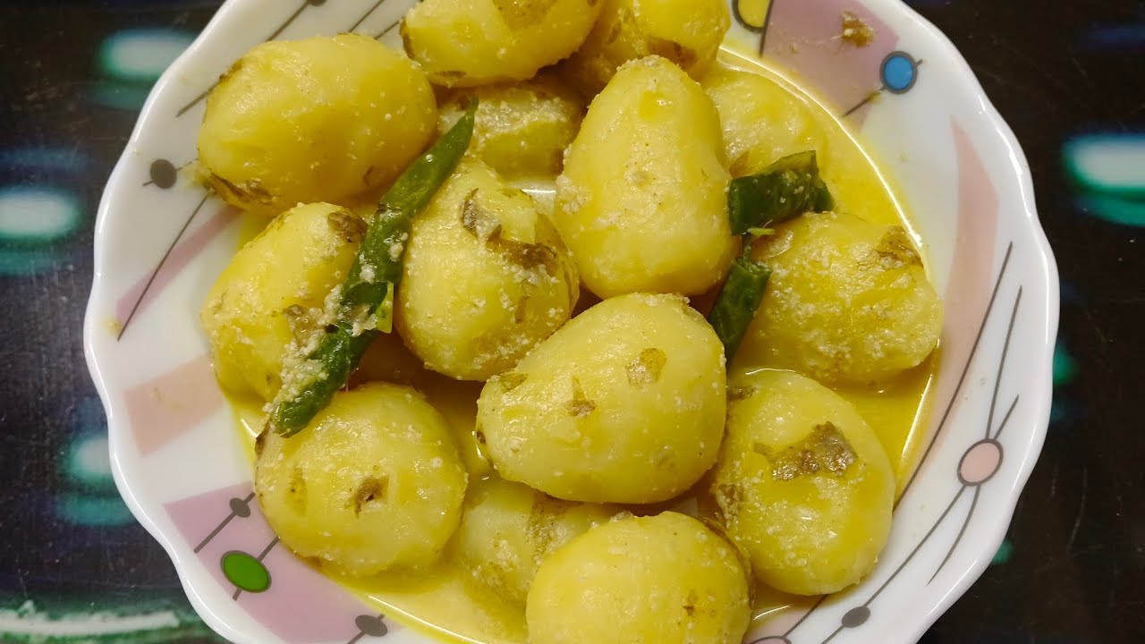 পোস্ত বাটা দিয়ে আলুর দম|Posto Bata Diye Alur Dom - YouTube