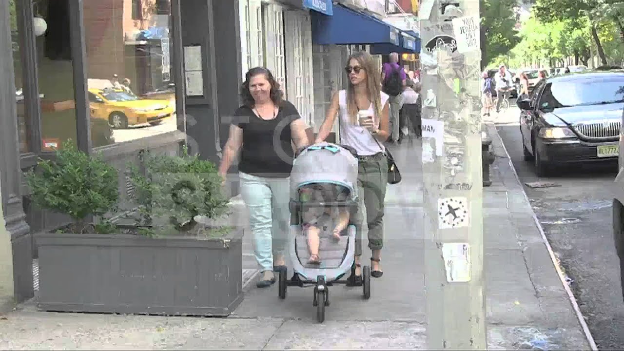 Jessica Alba and baby Haven in a stroller walks in New York - YouTube