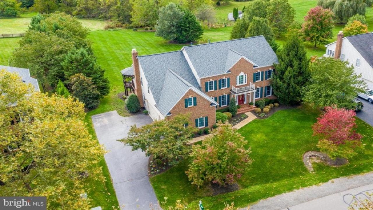 40723 LENAH RUN CIRCLE, ALDIE, VA Presented by The Lisa Smith Team ...