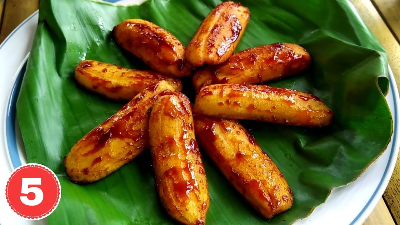 Cooking Sugar Glazed Banana For Snacks After Planting Flowers At The ...