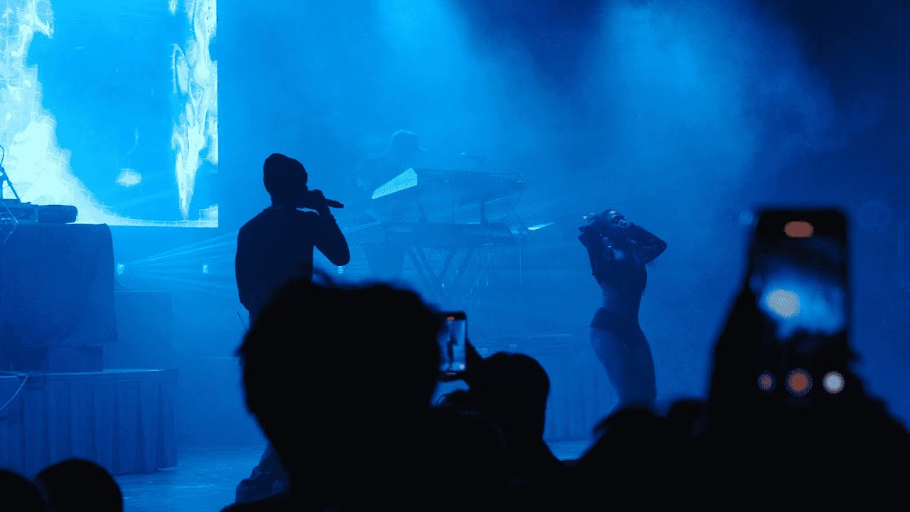 filming an a boogie concert - YouTube