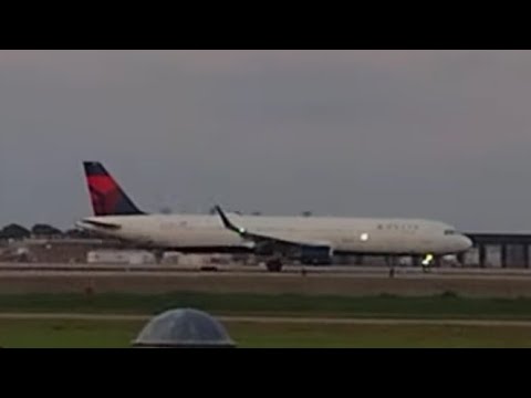 *POWERFUL!!!* Delta Airlines Airbus A321-211(WL) Takeoff from ...