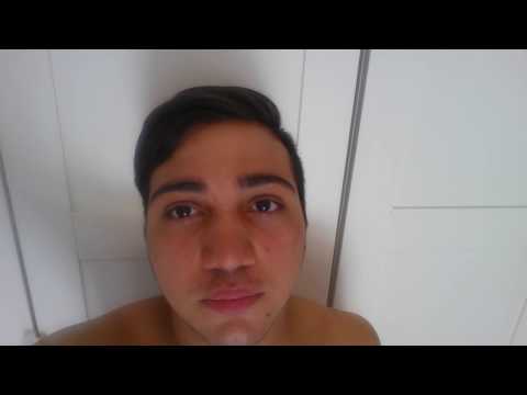 ragazza si spoglia in diretta