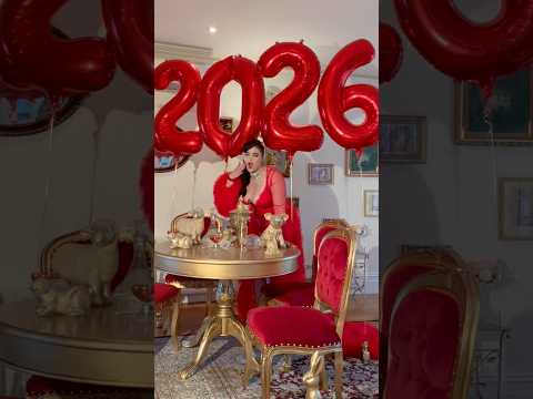 Behind the scenes on my 2026 New Year’s shoot ❤️ #model #curvy #newyear #photoshoot