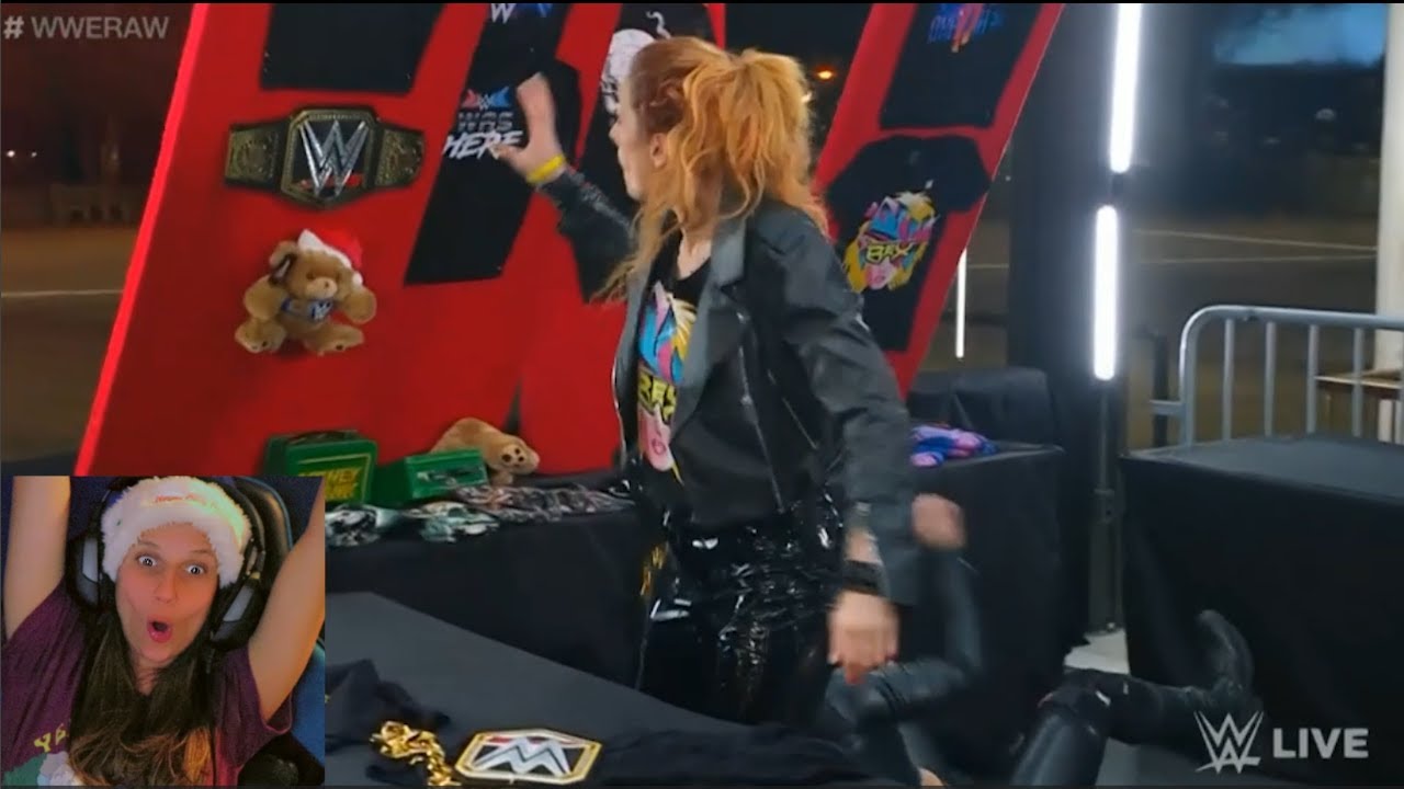 WWE Raw Merch Stand Brawl 11/28/22 - YouTube