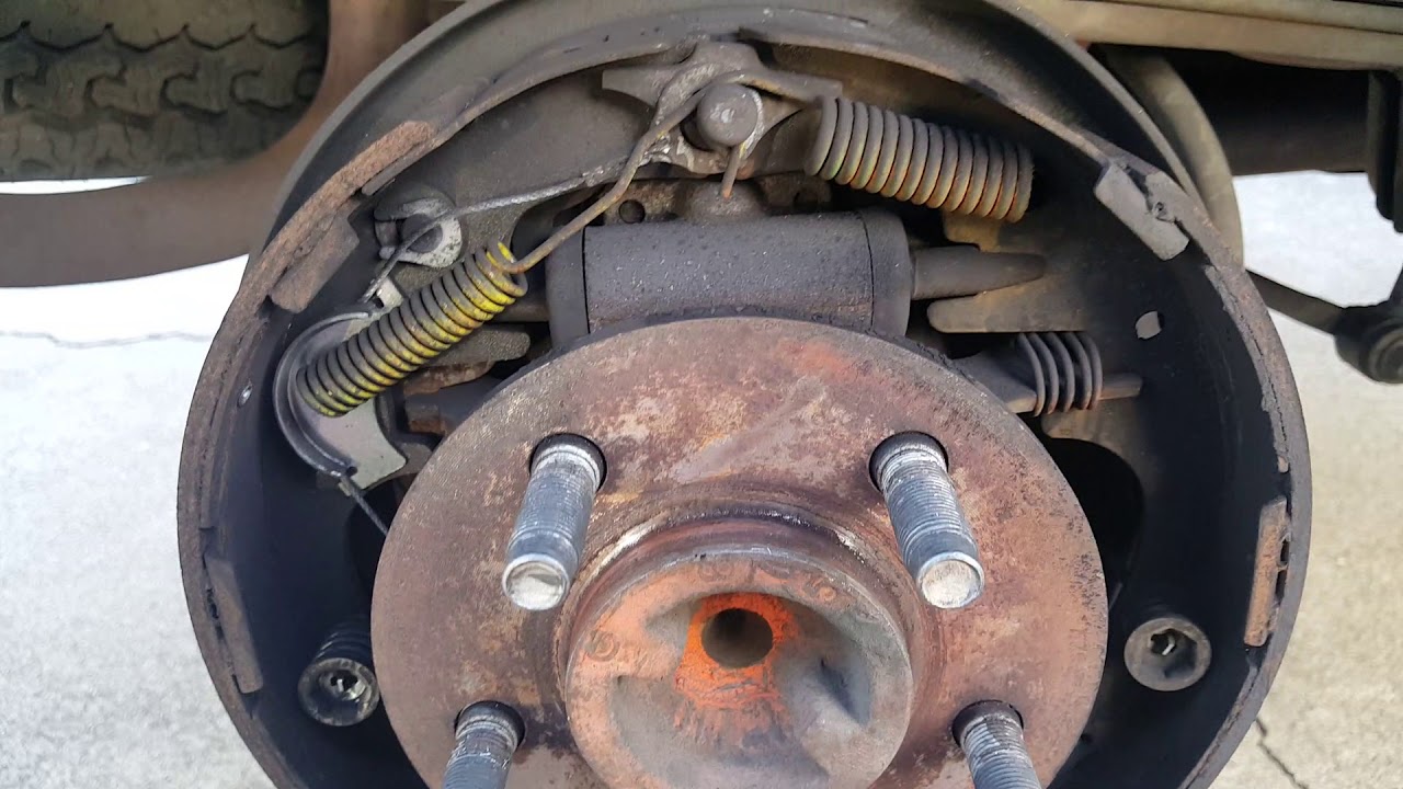 99 Ford Ranger (North America) 4x4 rear axle vertical play - YouTube