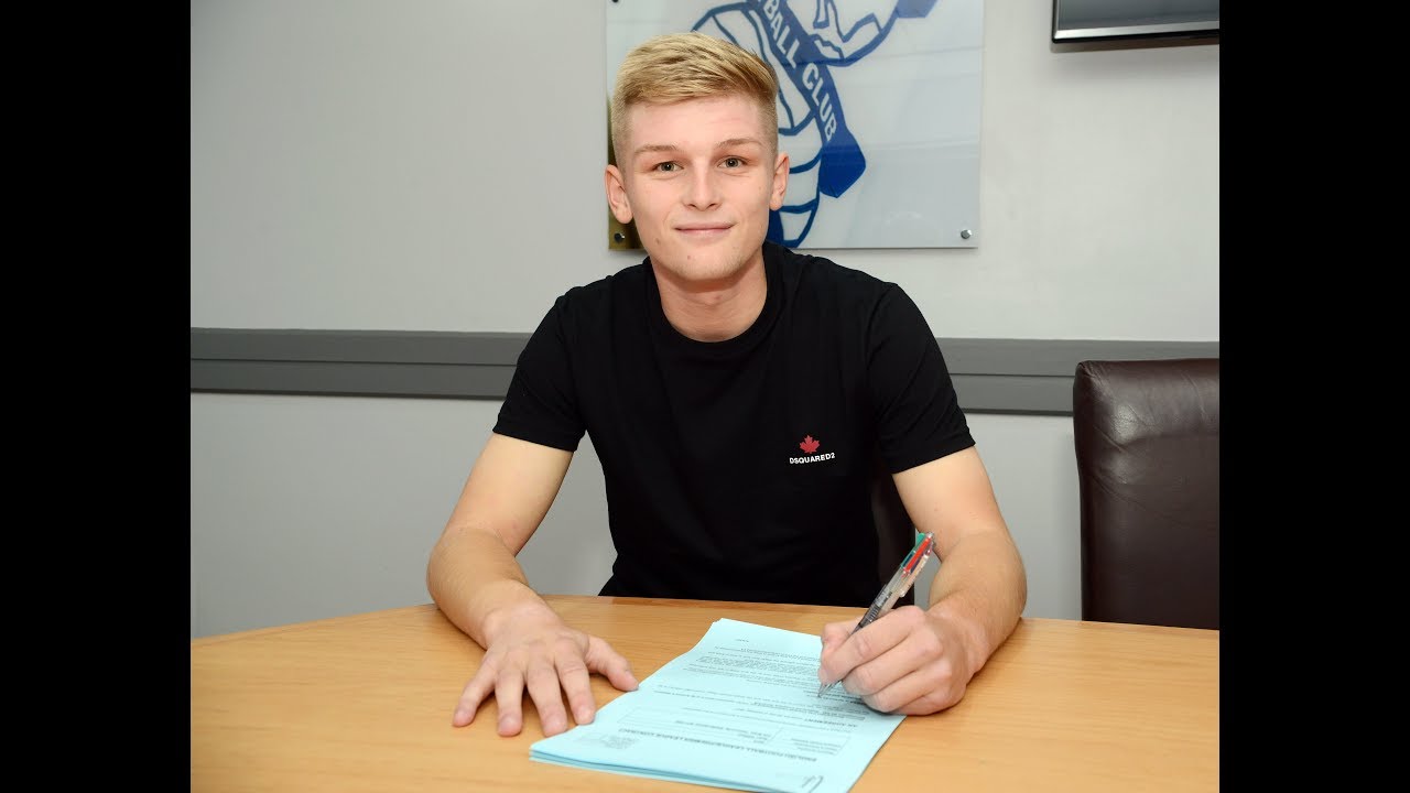 Ryan Stirk signs first professional deal - YouTube