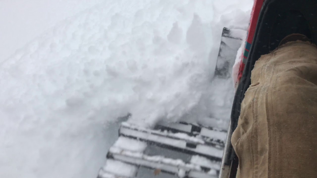 LMC 1800 deep snow - YouTube