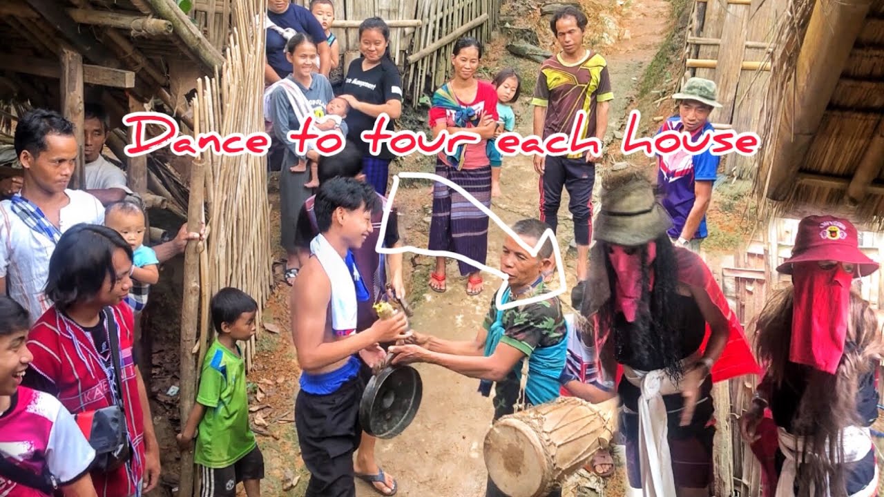 Karenni (kayah) old dance to tour each house DeeKu_festival 2022 - YouTube