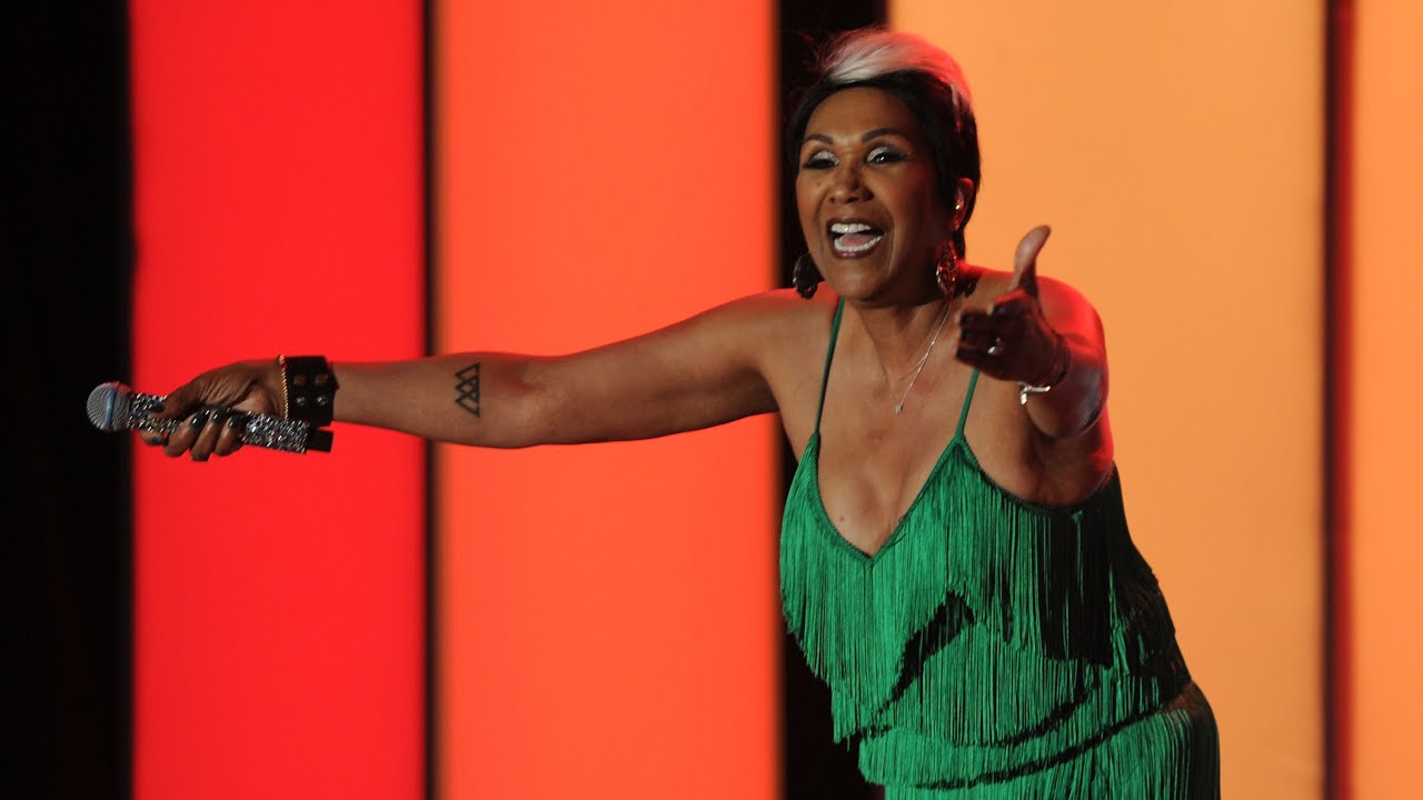 Nick Cannon Had to Help Ruth Pointer in Her Cupcake Costume Backstage ...