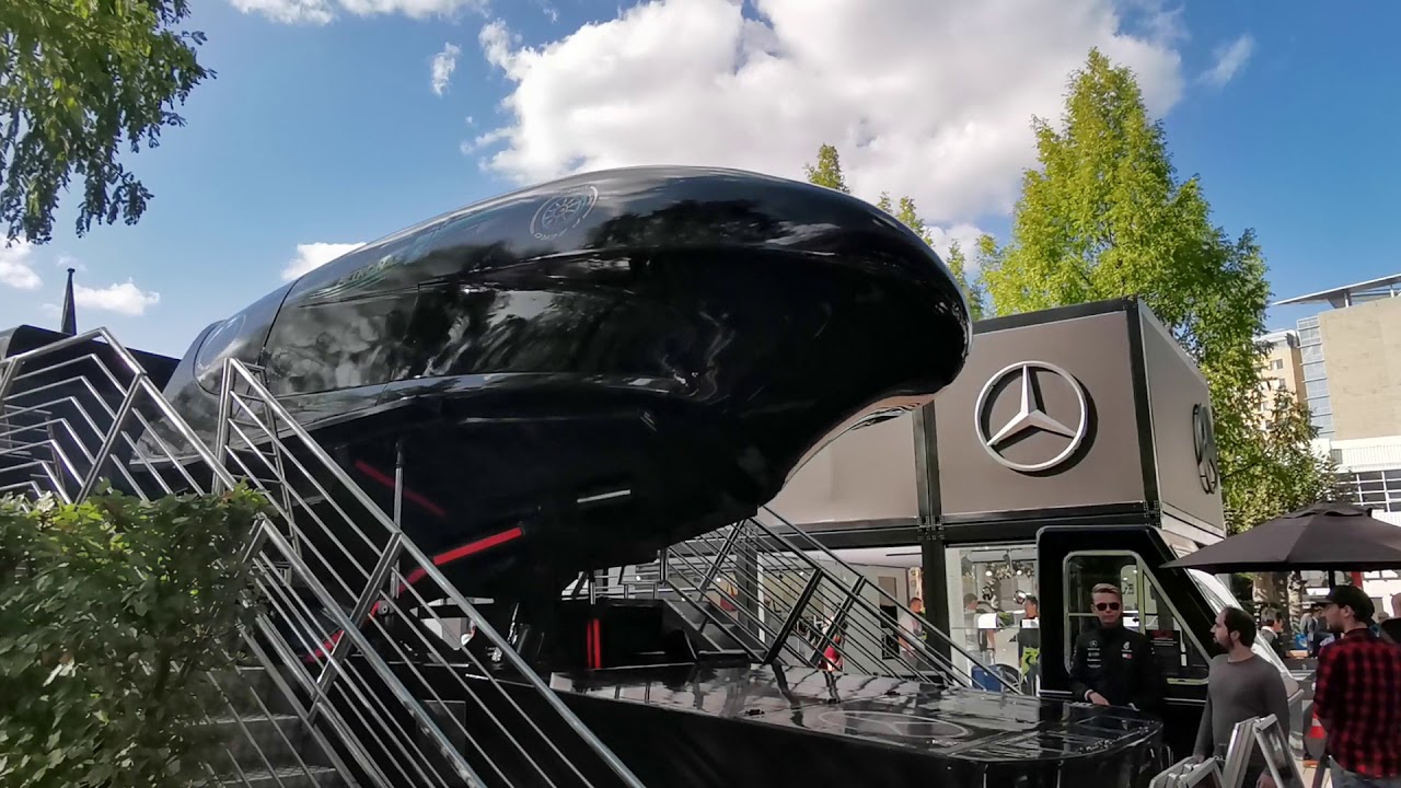 Mercedes-Benz spaceship - YouTube