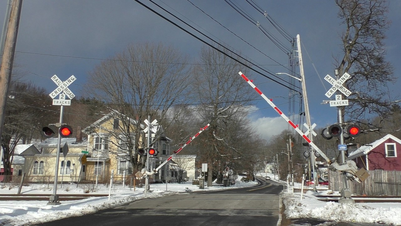 Center Road Railroad Crossing, Shirley, MA - YouTube