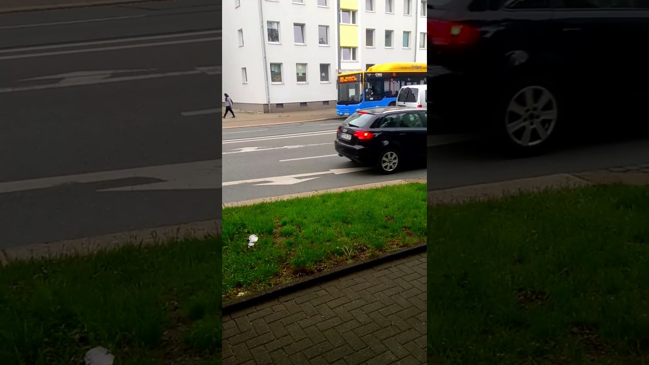 RTW des ASB Chemnitz auf Einsatzfahrt vom Rettungszentrum Schadestraße ...