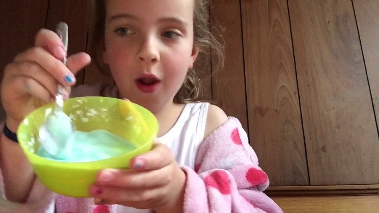 MAKING SLIME WITH MY FRIEND! - YouTube