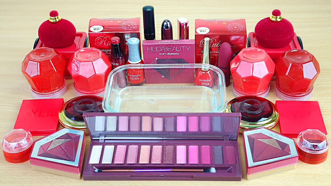 RUBY SLIME Mixing makeup and glitter into Clear Slime Satisfying Slime ...