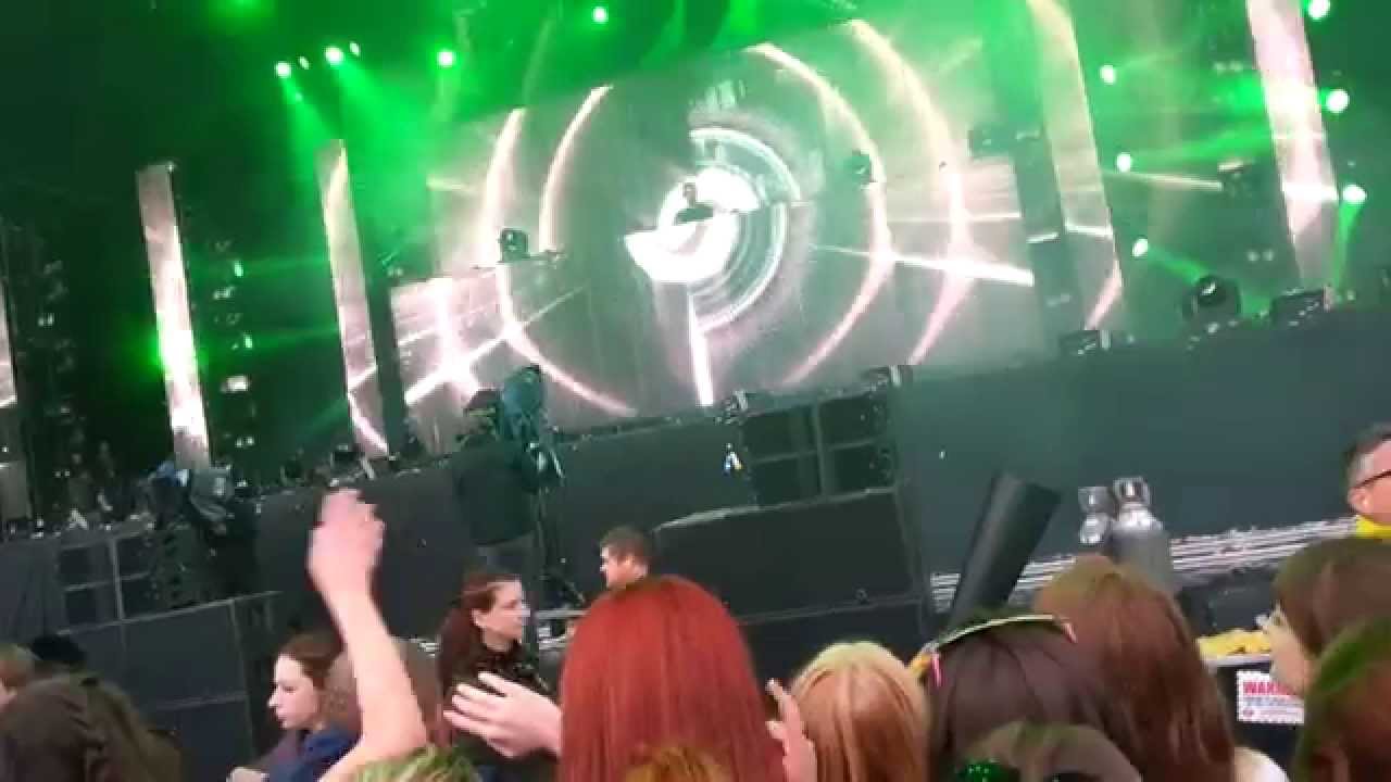 Calvin Harris - Drinking From the Bottle - Live at BBC Radio 1's Big ...