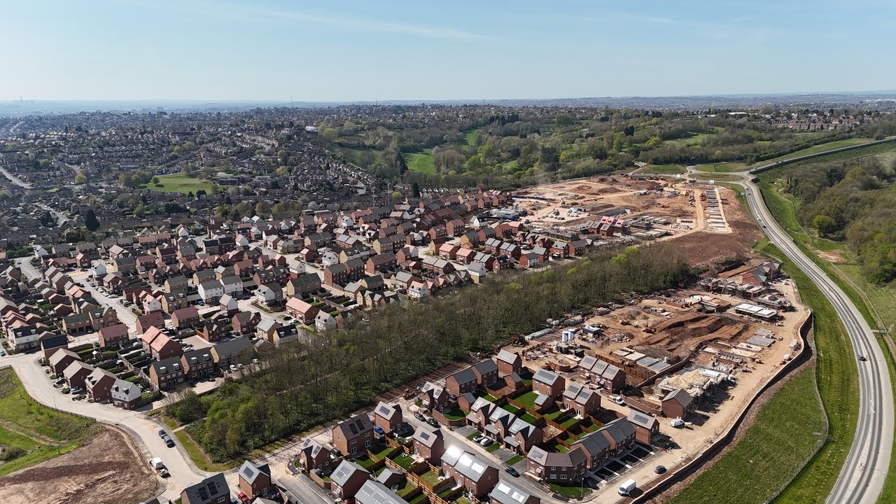Gedling Country Park, Colliery Way and the new housing developments ...
