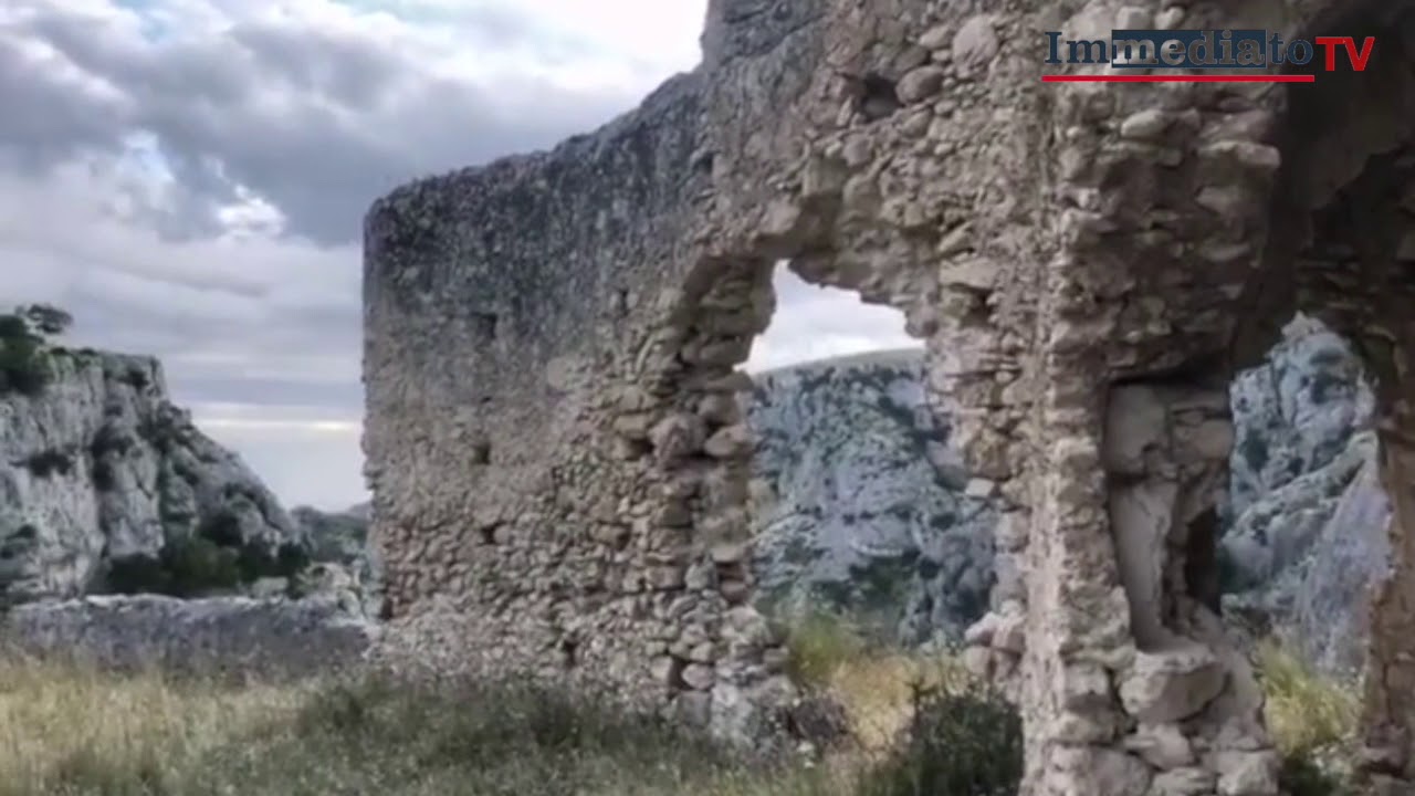 CADE A PEZZI L'EREMO DEL MULINO A PULSANO (MONTE SANT'ANGELO) - YouTube