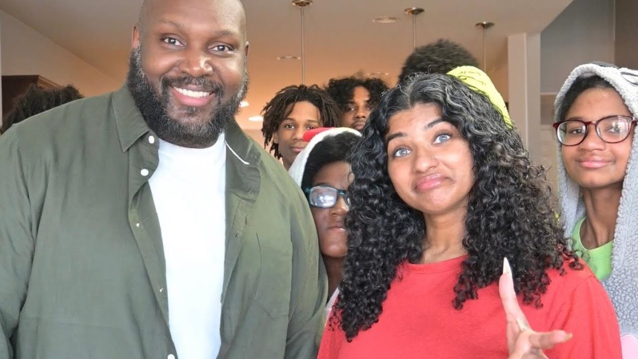 Ultimate Family Challenge: Mom VS Dad! Who Knows the 8 Kids Better ...