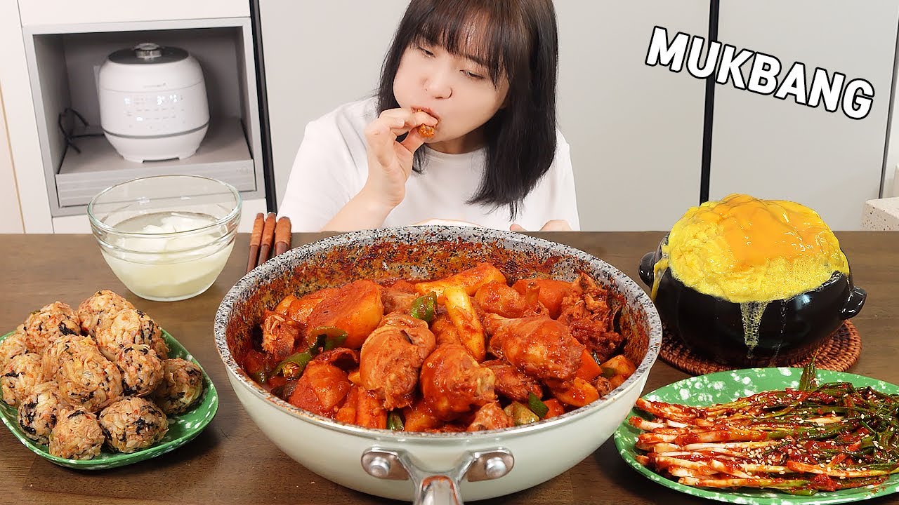 먹방 :)매콤한 닭볶음탕에 치즈폭탄계란찜, 묵은지참치주먹밥, 파김치, 닭볶음탕 소스에 치즈볶음밥까지~. korean ...