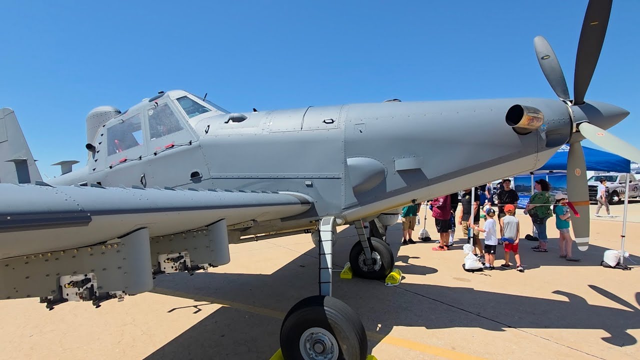 AT-802U Sky Warden aka Assault Tractor - YouTube