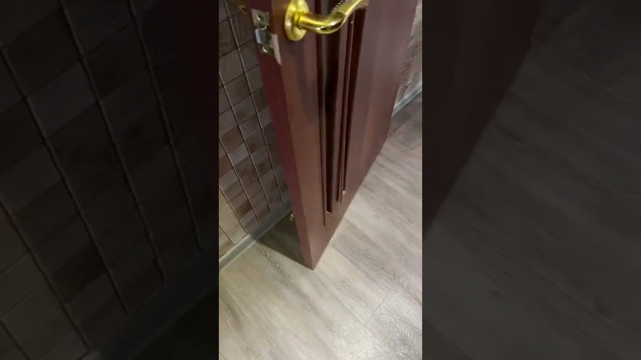 This door scared me #scared - YouTube