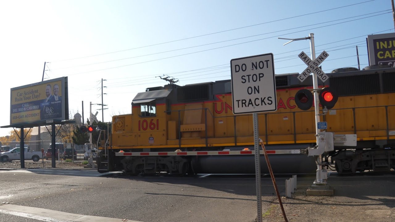 UP 1061 LRS99 Local South | K St. Railroad Crossing, Modesto CA - YouTube