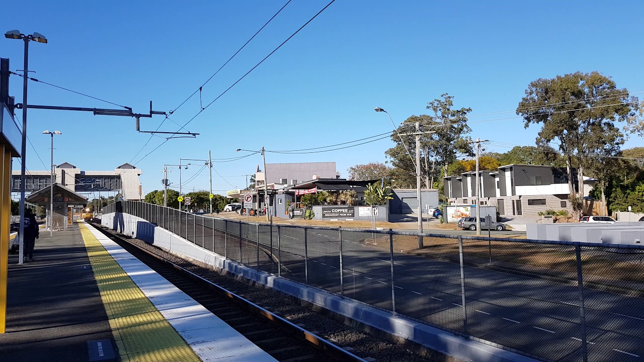 Aurizon's 2847 leads #Y339 loaded Railset through Lawnton Station bound ...