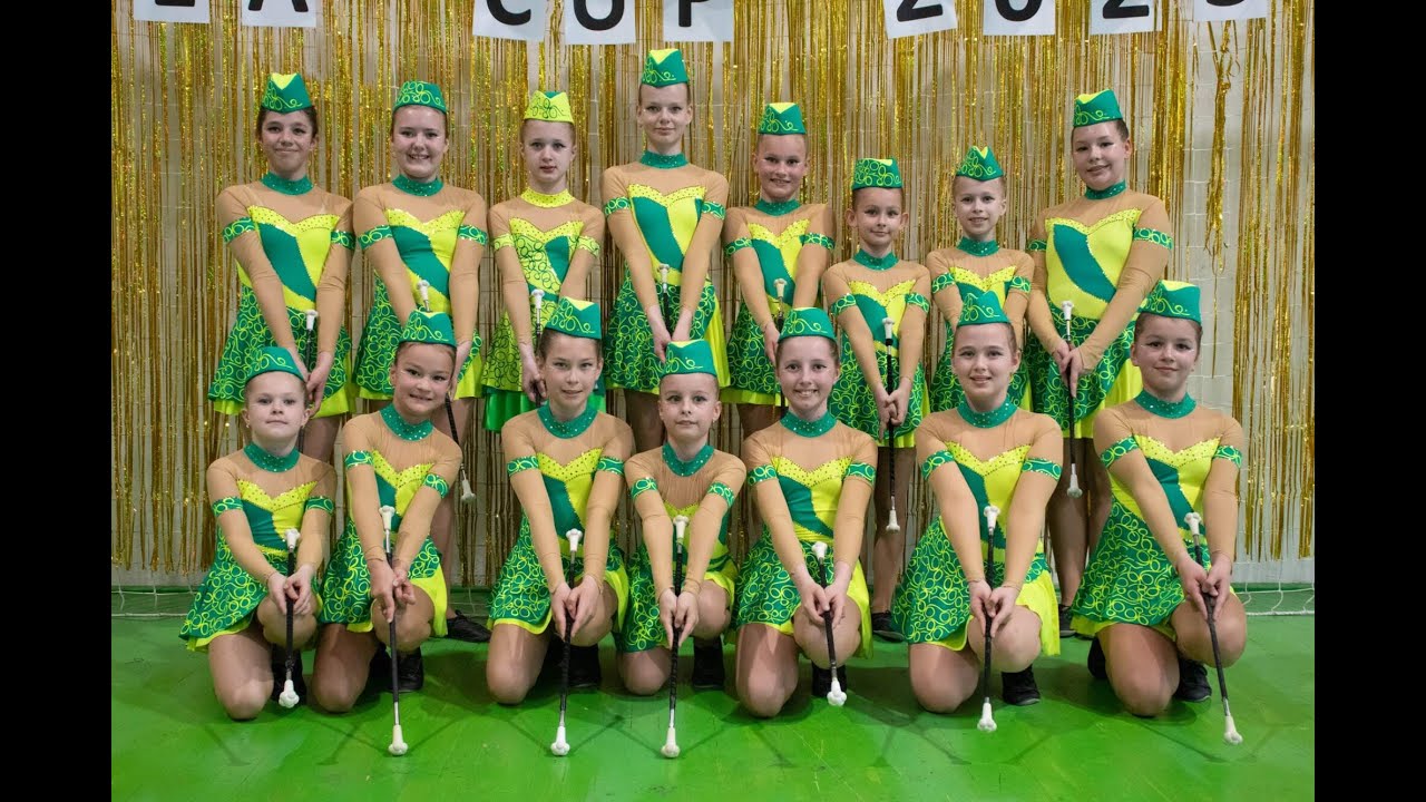 Mažoretky SPIRIT Senica - veľká formácia baton kadet 2023 - YouTube