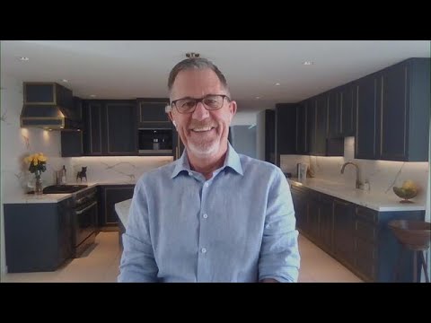 Organizing Pro Peter Walsh Shares a Peek of His Palm Springs Kitchen ...
