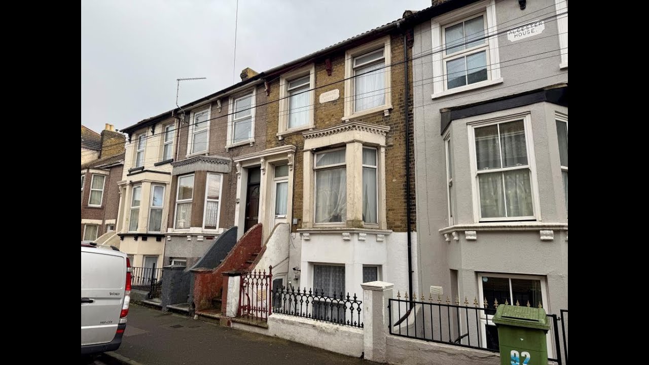 Flat A, 94 Broadway, Sheerness, Kent, ME12 1TS – May 2025 Auction - YouTube