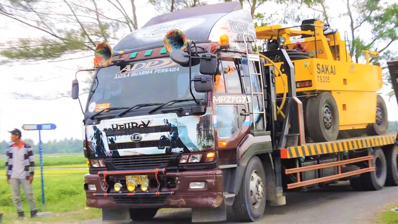 Asphalt Paving Road Construction Sumitomo HA60C Self Loader Truck - YouTube