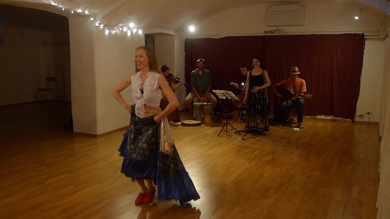 Victoria Ivanova con la cantante Margherita Abita e Baba Mara - YouTube