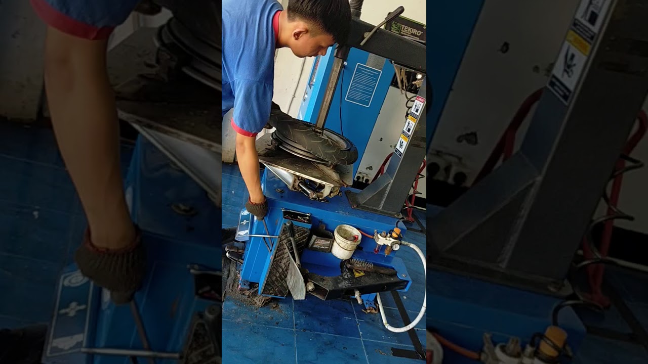 Cara bongkar pasang ban motor tanpa lecet - YouTube